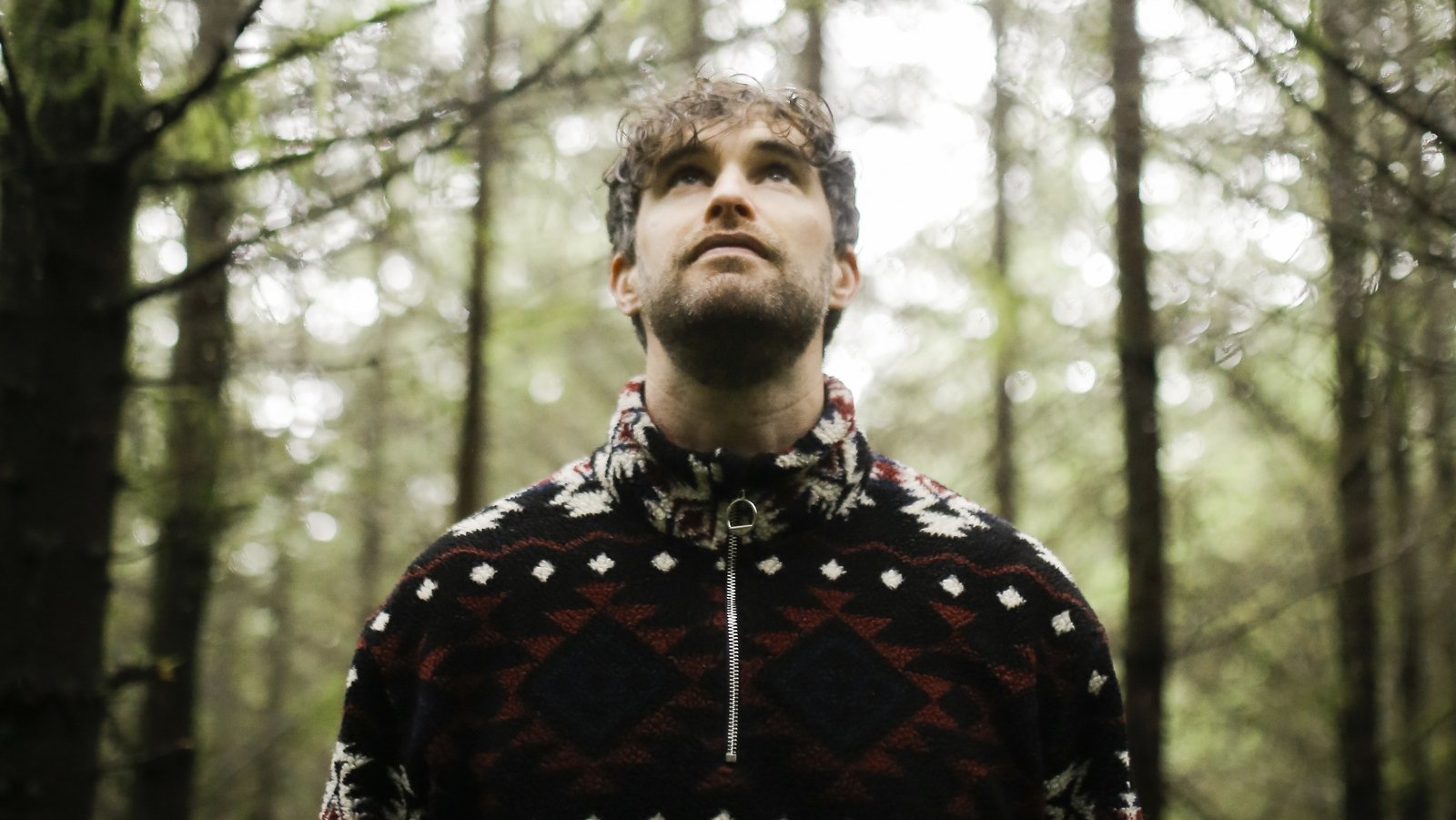 Behind the music - Moon Looks On