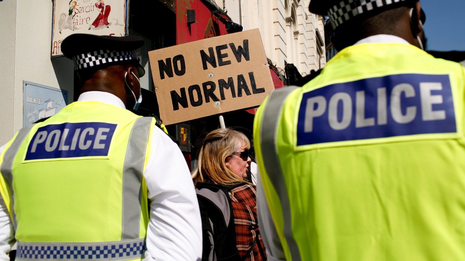 8 police officers hurt in London anti-lockdown protest