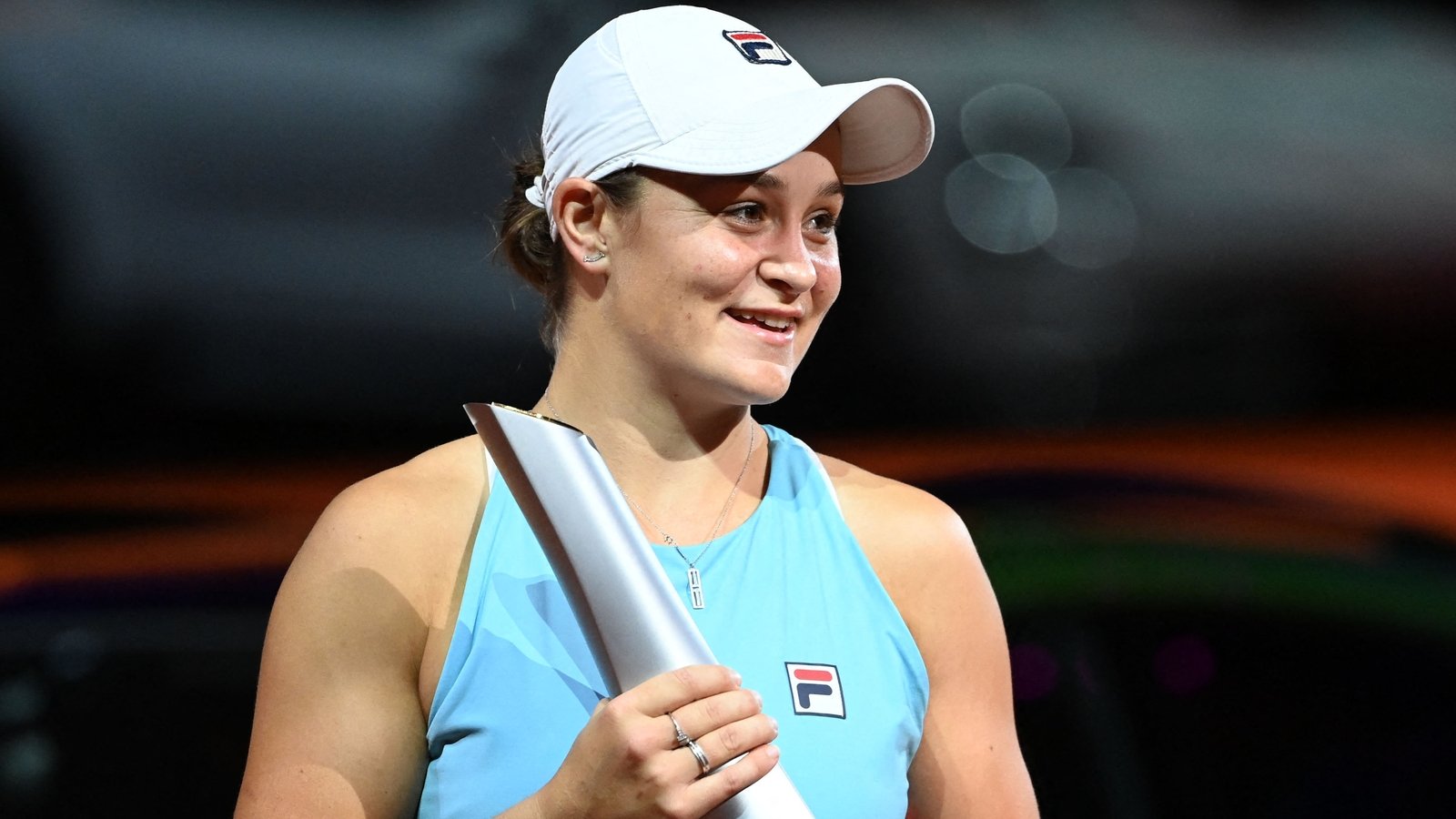 Barty claims third title of 2021 in Stuttgart