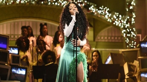 Watch SZA perform on SNL