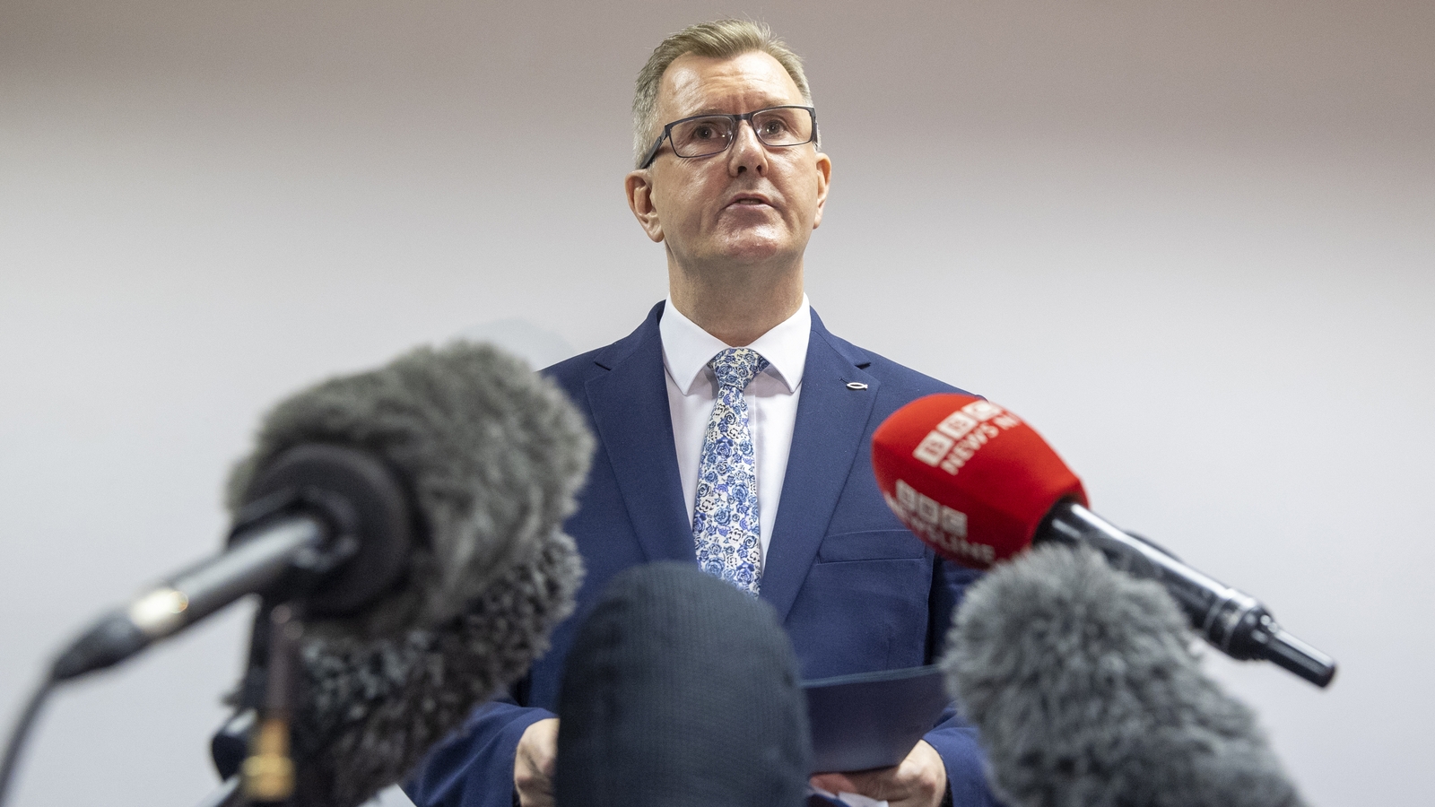 Jeffrey Donaldson to challenge for DUP leadership