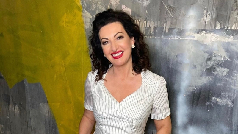 Maura Derrane oozes glamour in white vintage-inspired gúna