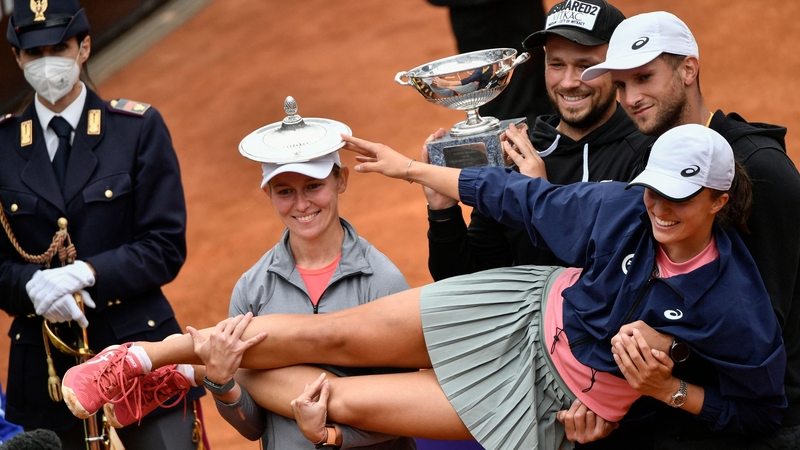 Swiatek serves up double bagel in Italian Open final