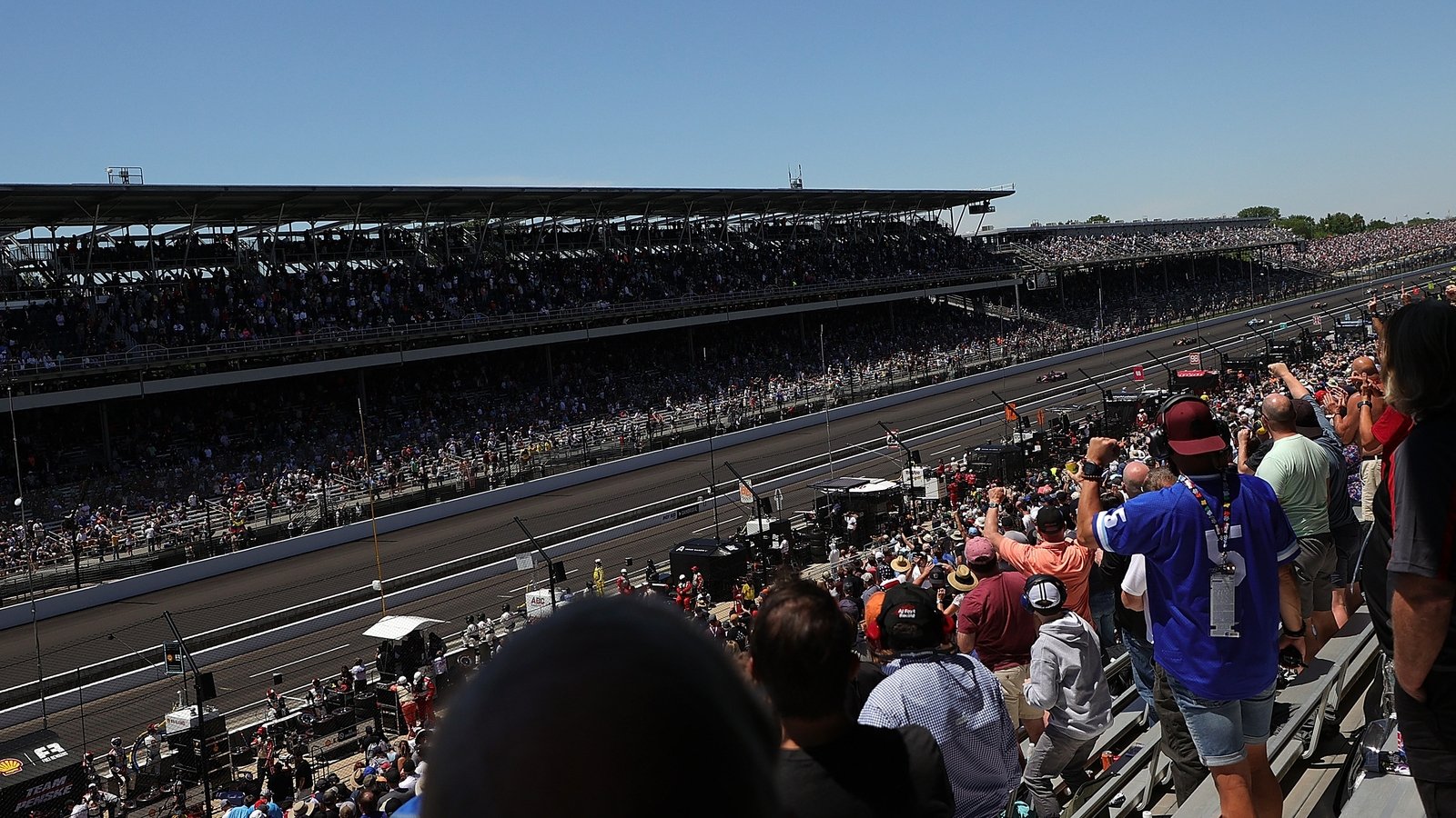 Massive crowd attends Indy 500 as Castroneves triumphs