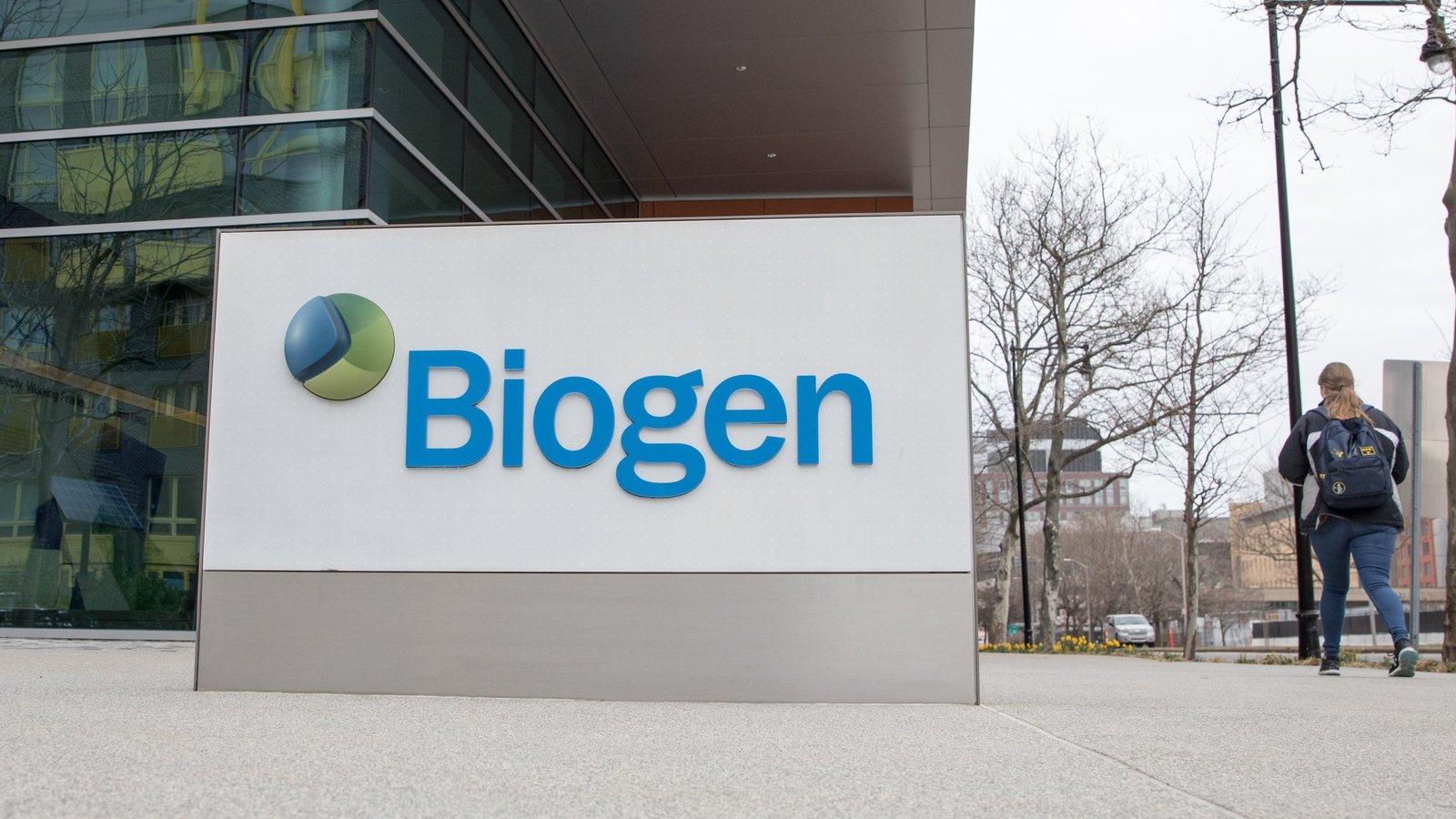 US approves Biogen Alzheimer's drug
