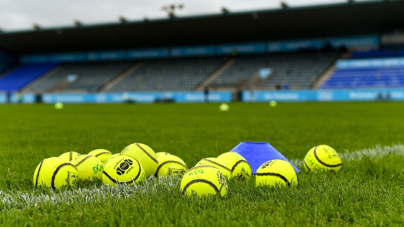 Will hurling gravitate towards a standardised sliotar?