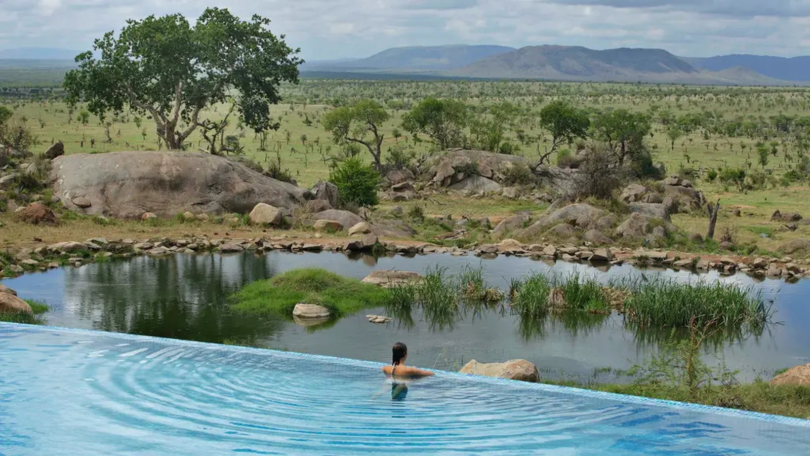 7 of the most incredible infinity pools around the world
