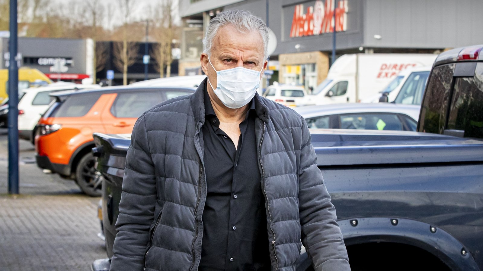 Dutch journalist 'fighting for his life' after shooting