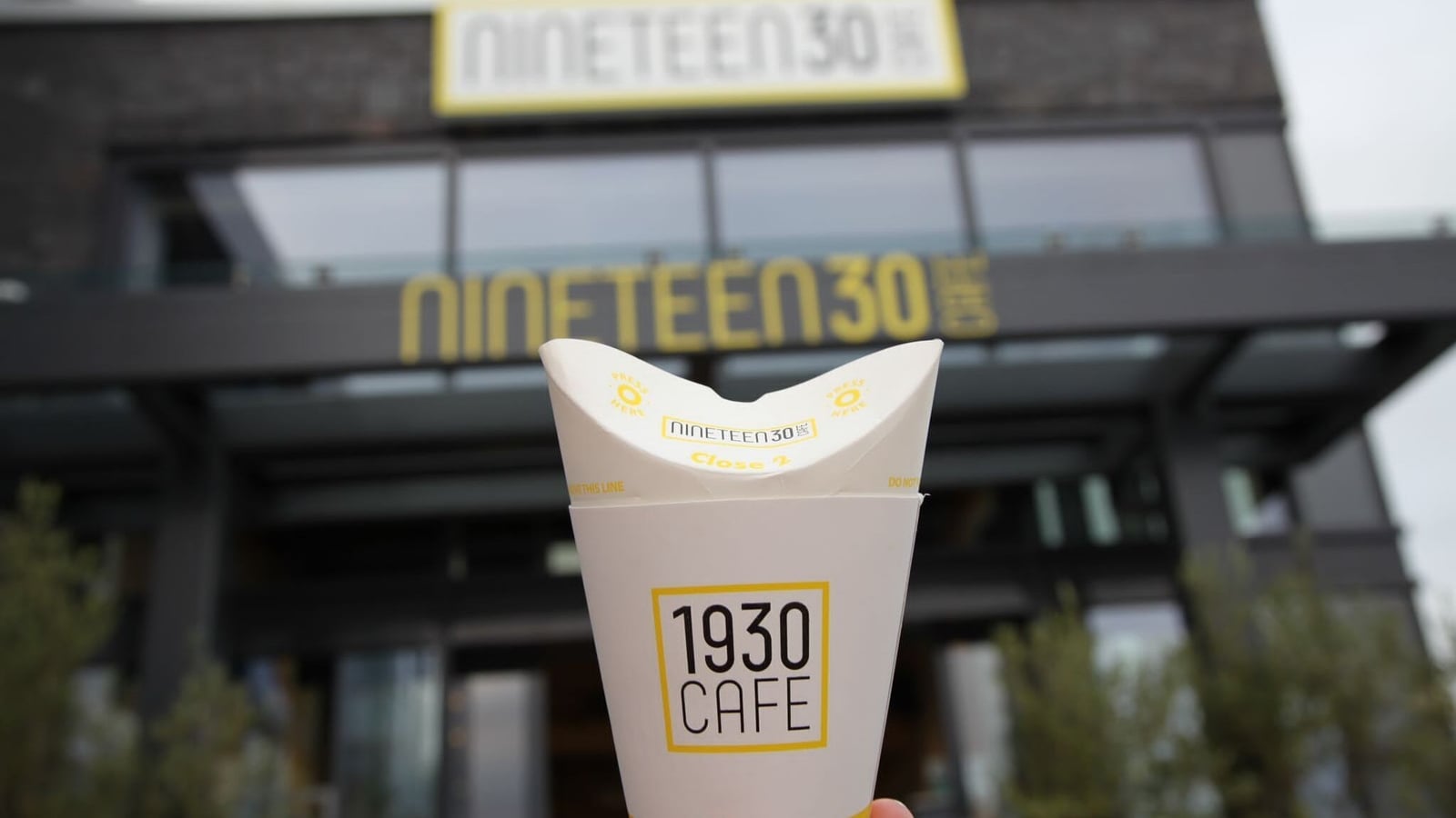 Café launches with plastic-free lidless coffee cup