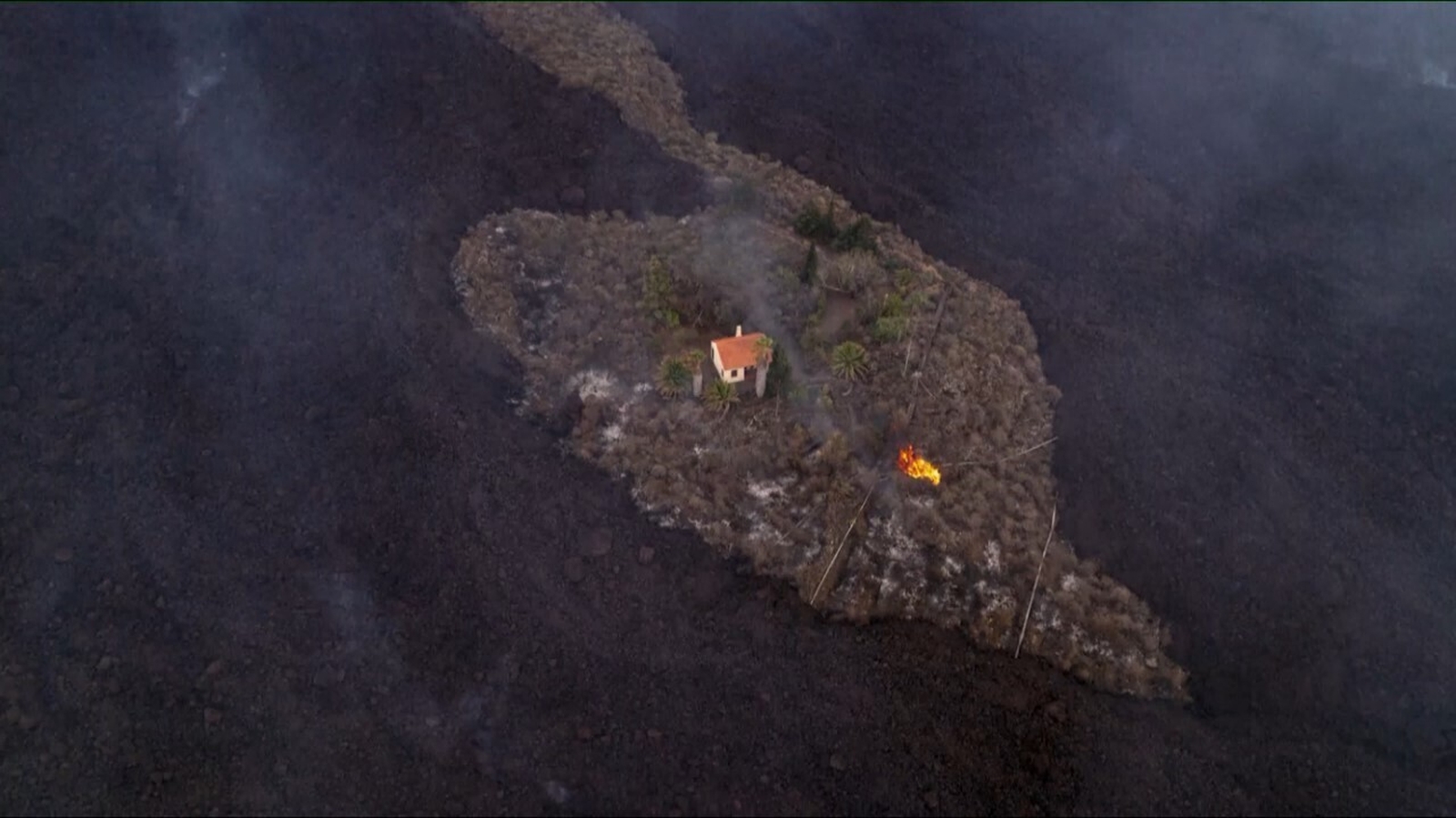 Drone video shows 'miracle house' escaping lava flow