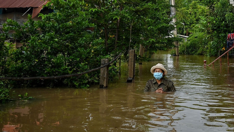 Bangkok on alert as 70,000 homes flooded in Thailand