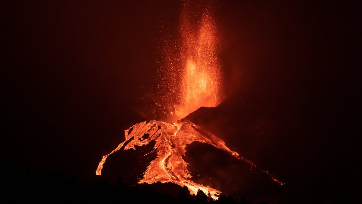 La Palma volcano continues to erupt | Morning Ireland - RTÉ Radio 1