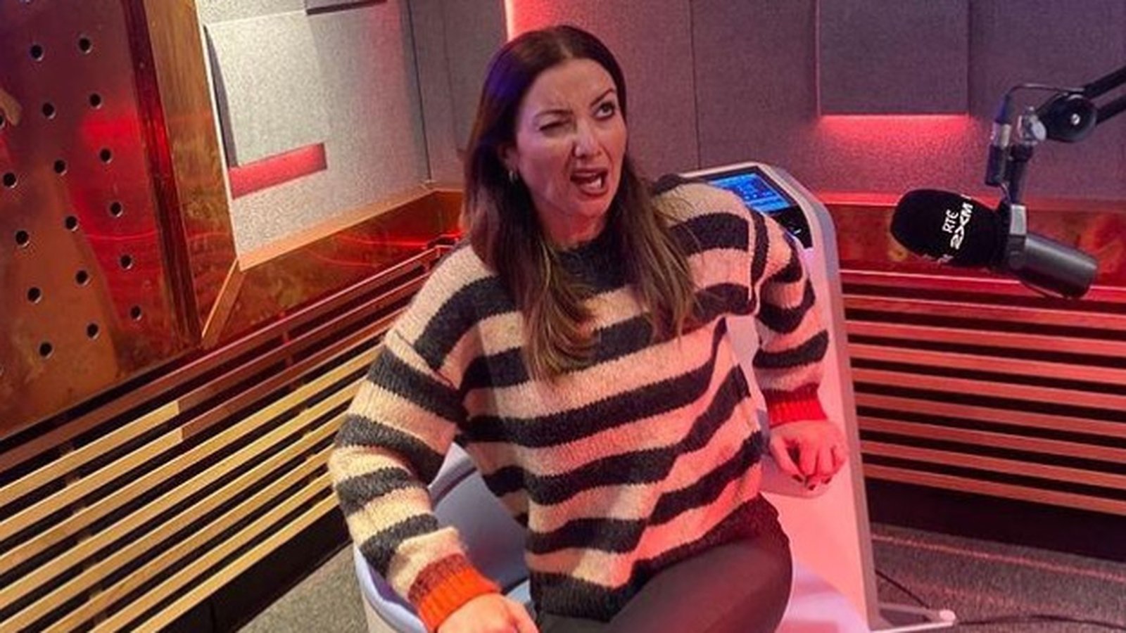 Listen: Jen Z tests out a kegel-inducing chair on 2FM