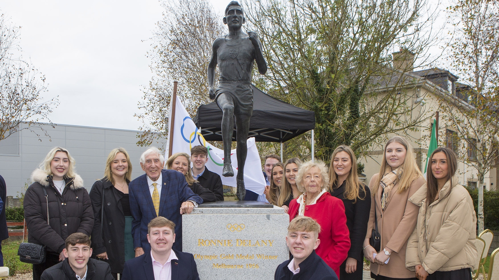 Statue honouring Olympian Ronnie Delany unveiled