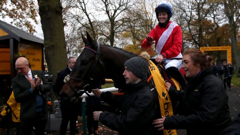A Plus Tard canters to convincing Betfair Chase win