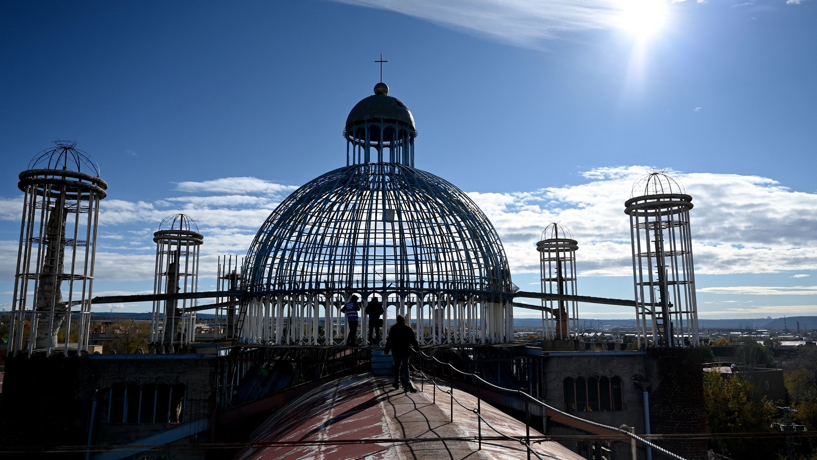 Priest vows to complete Spain's 'scrap cathedral'