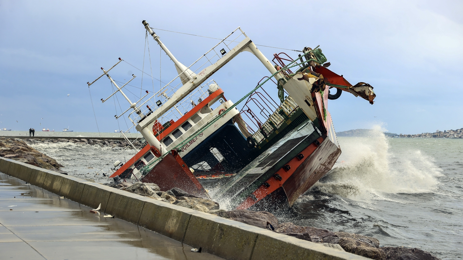 Four dead, 19 injured following heavy winds in Turkey