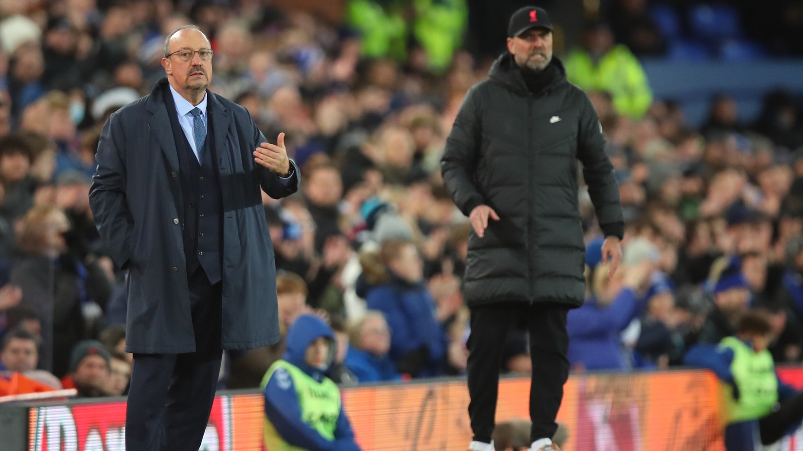 Benitez backed by Everton owner to turn things around