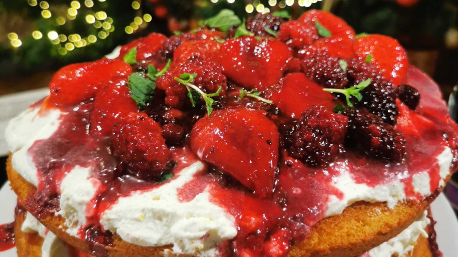 Neven's mulled winter berry Victoria sponge