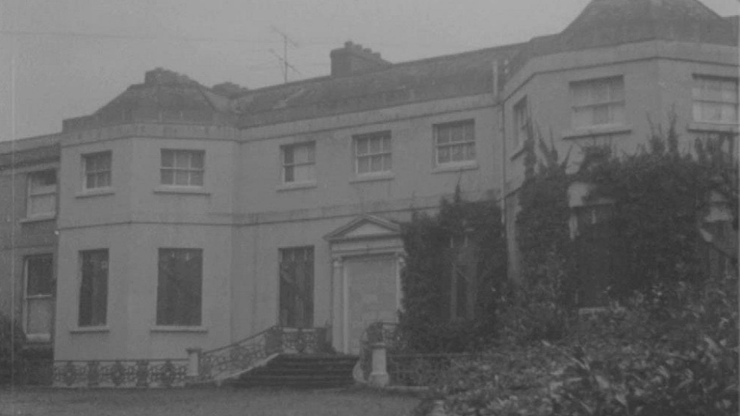 RTÉ Archives | Environment | Frescati House Faces Demolition