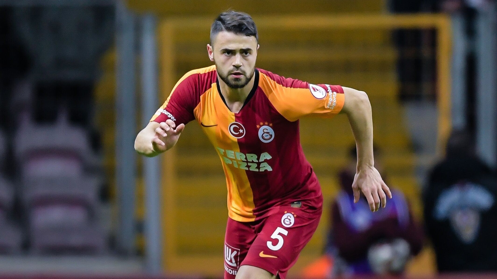 Former Turkey defender Calik killed in car crash