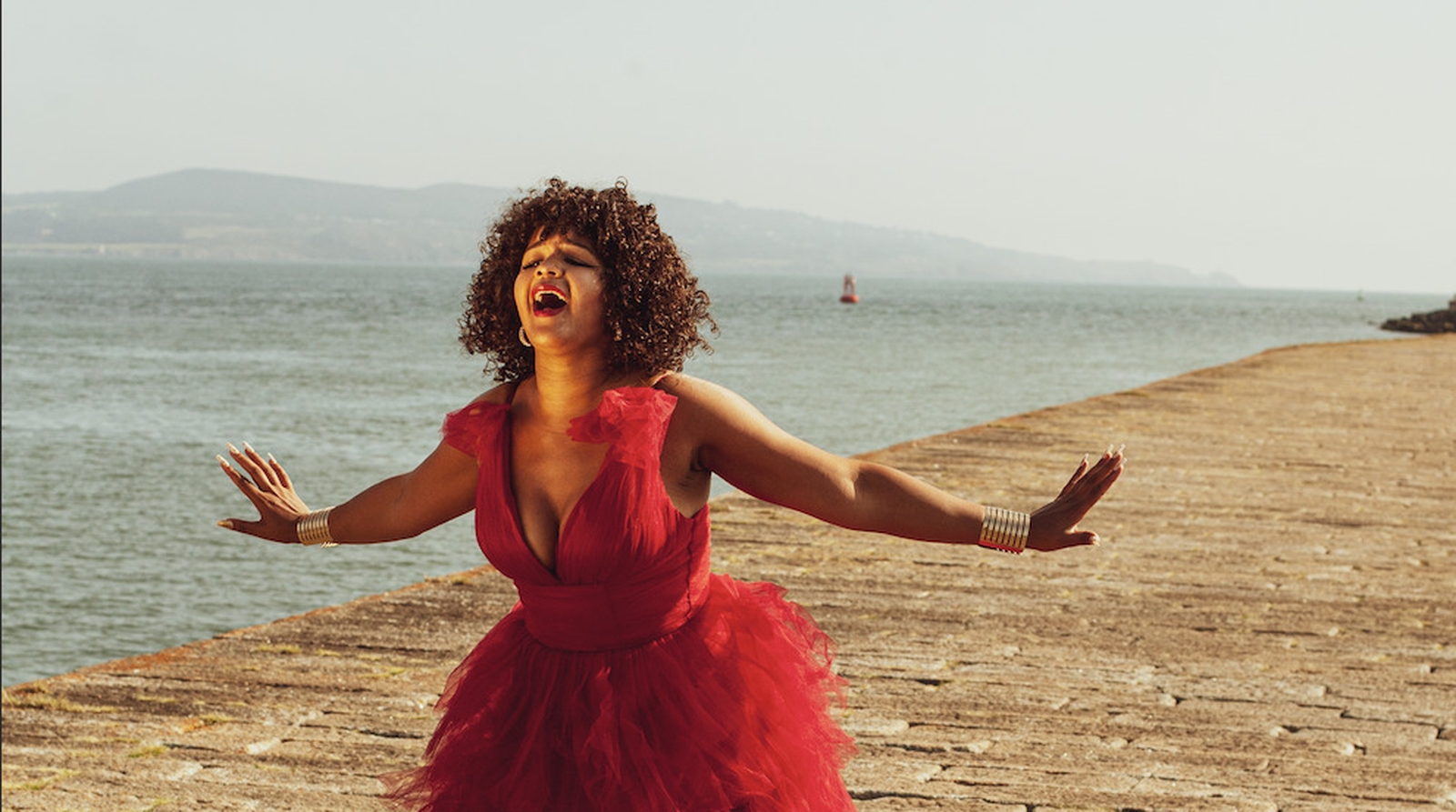 Behind the music - AIS