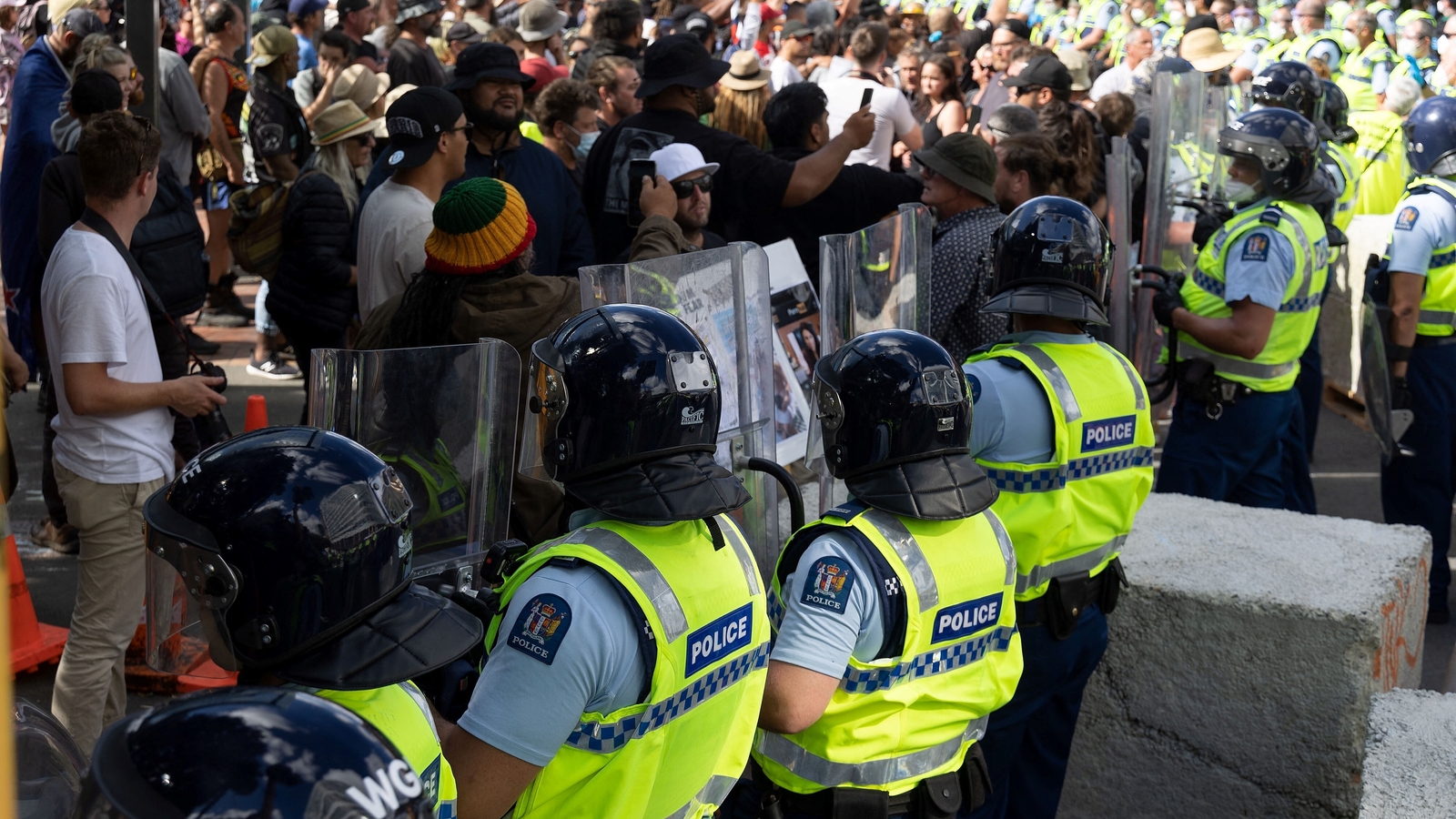 Riot police clash with New Zealand anti-vax protesters