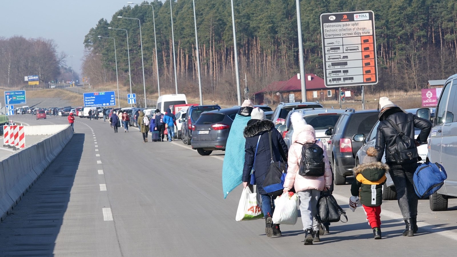 2.9m Ukrainian refugees move on from border states - UN