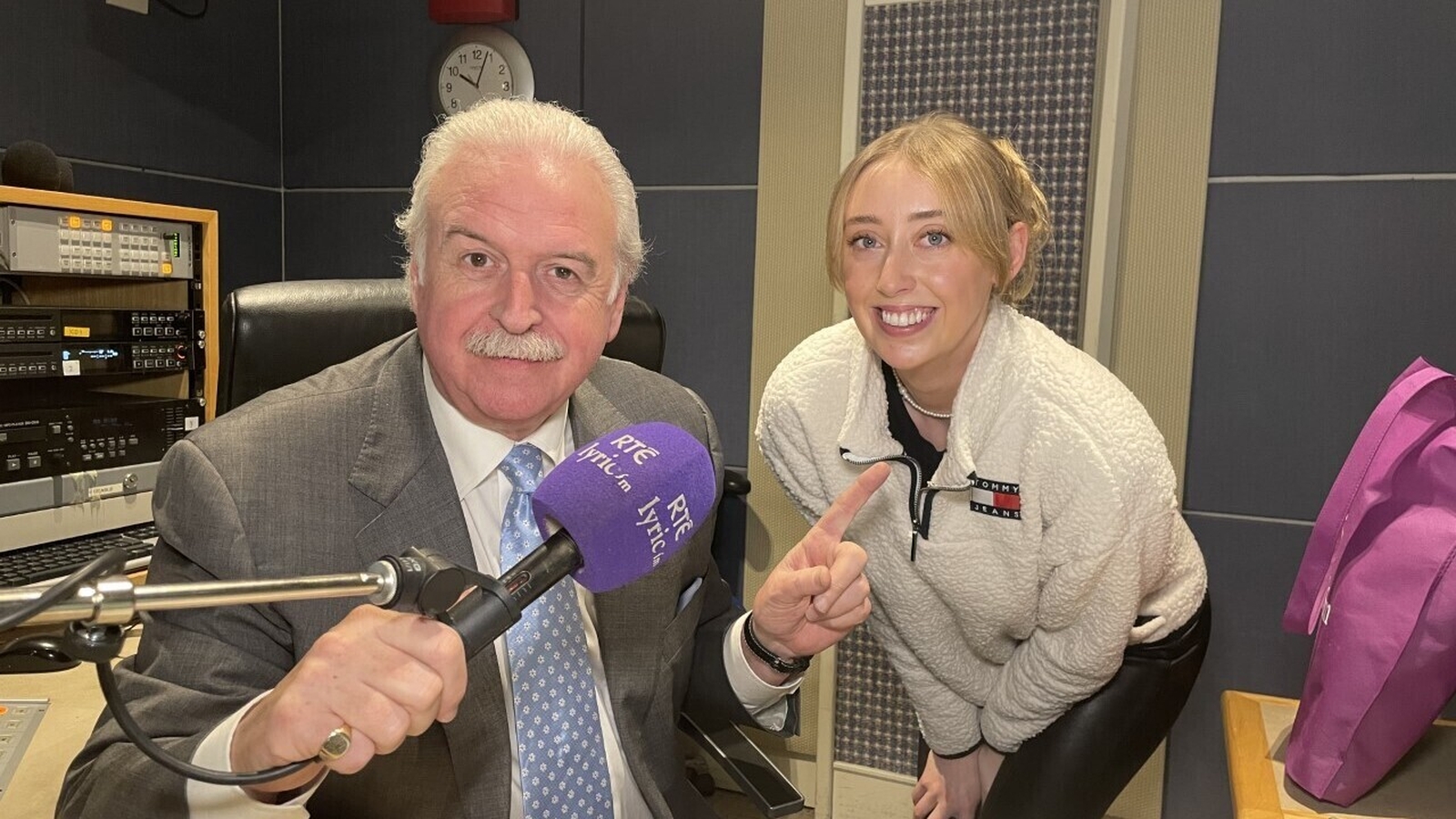 RTÉ lyric fm traffic presenter Ellen Leonard sings beautifully