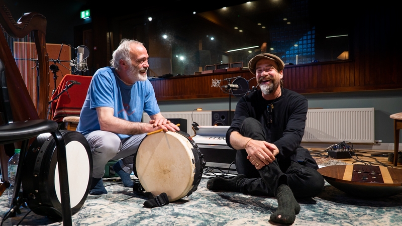Rónán Ó Snodaigh agus Myles O' Reilly ar Chuan an Cheoil