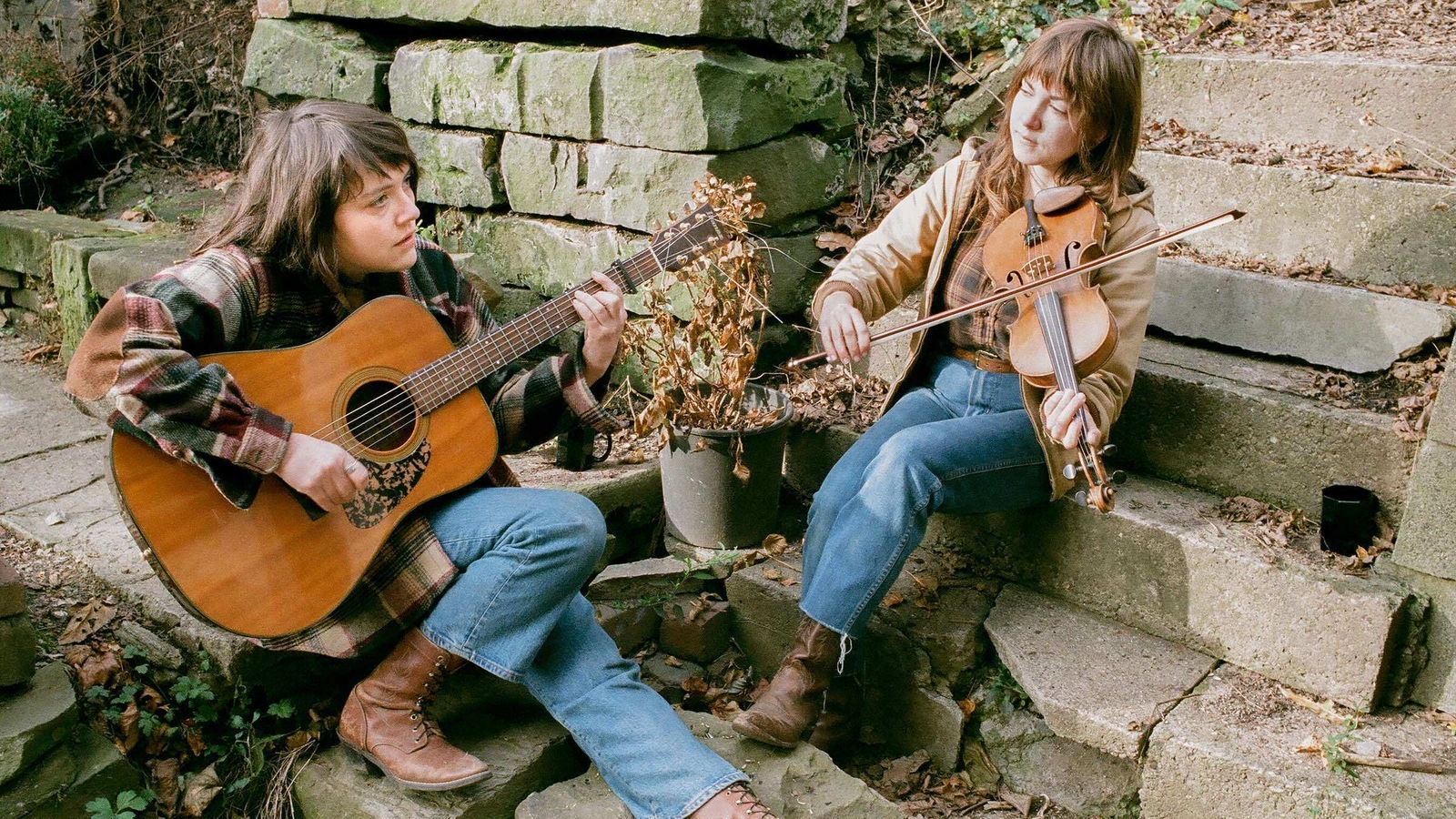 Behind the music - Mama's Broke