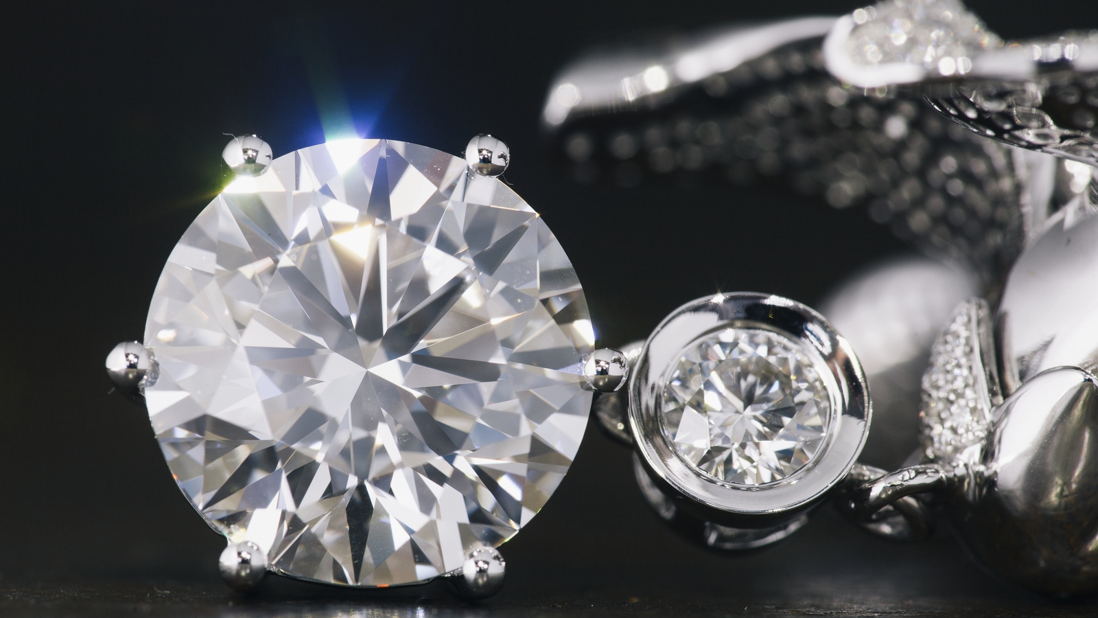 Biggest white diamond ever auctioned fetches €20.75m