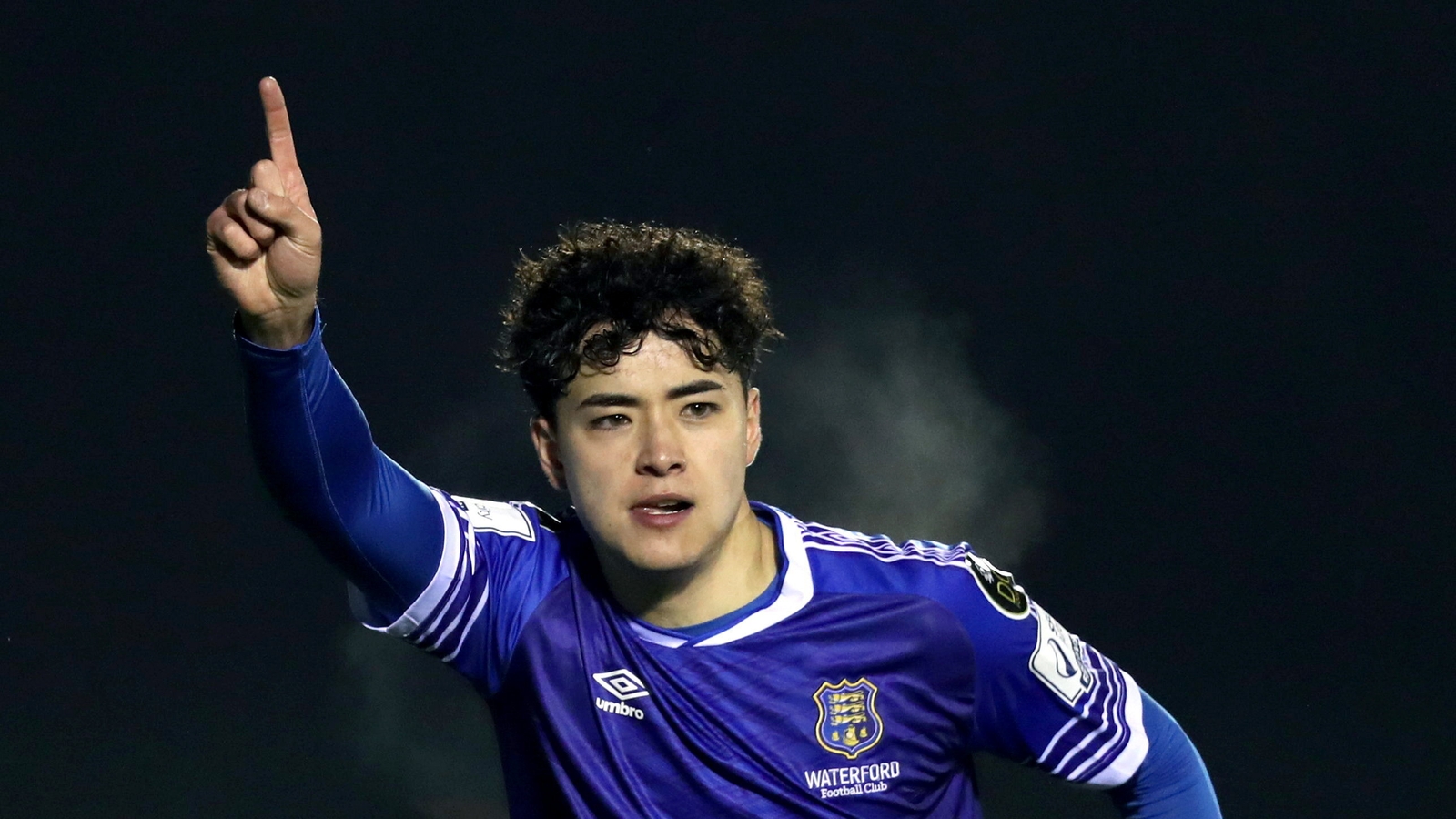 Phoenix Patterson swaps Waterford for Fleetwood Town