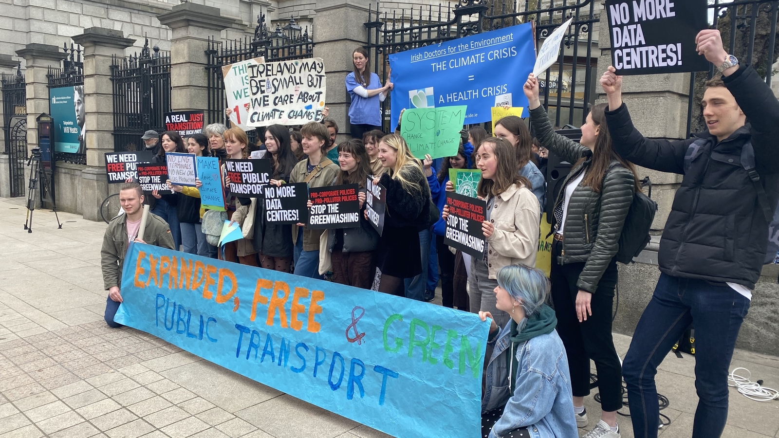 Pupils' Earth Day call for free, green public transport