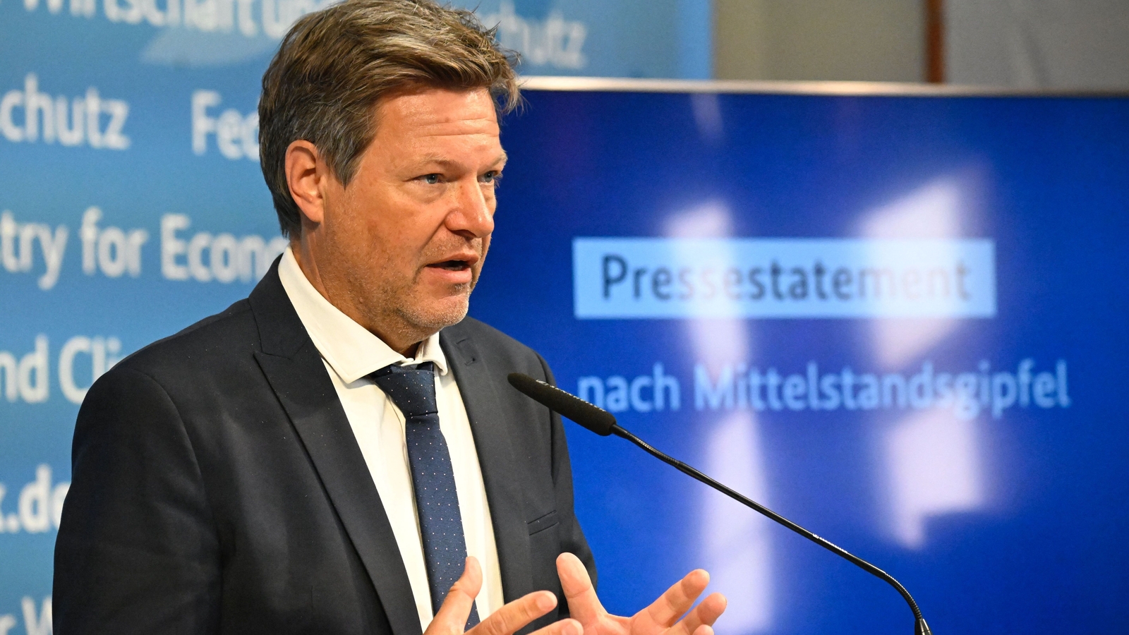 Germany approves rules to turn down heating and lights