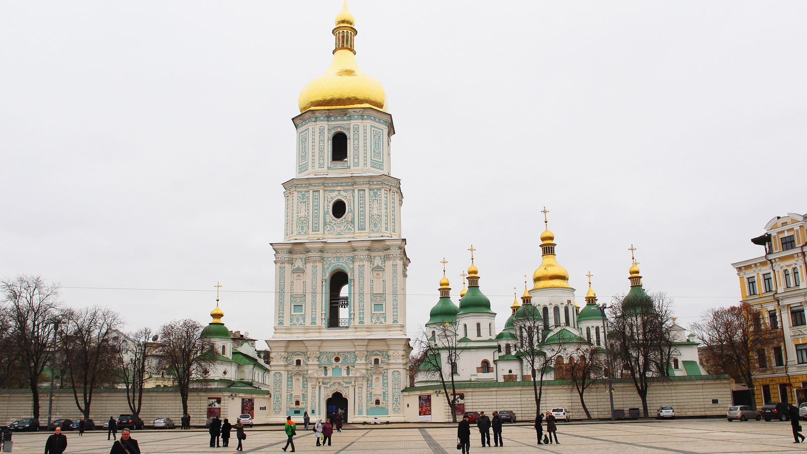 "Suas le 13,000 saighdiúr de chuid na hÚcráine maraithe" - Cív