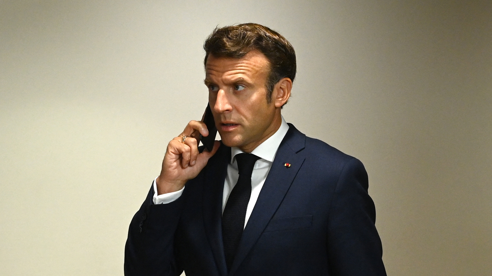 Macron 'compromise' call meets opposition resistance