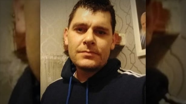 Príosún saoil gearrtha ar dhúnmharfóir Lisa Thompson