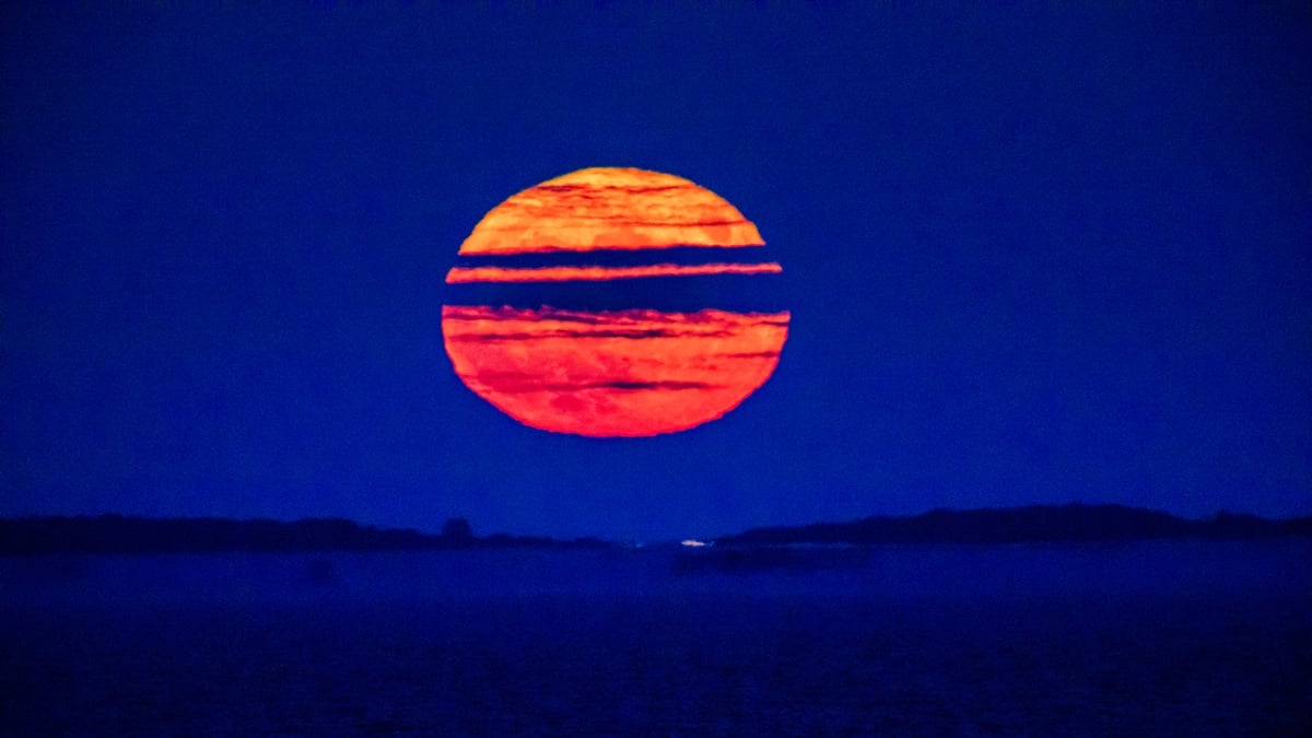 Rare super blue moon to appear in Irish skies this week | Morning ...