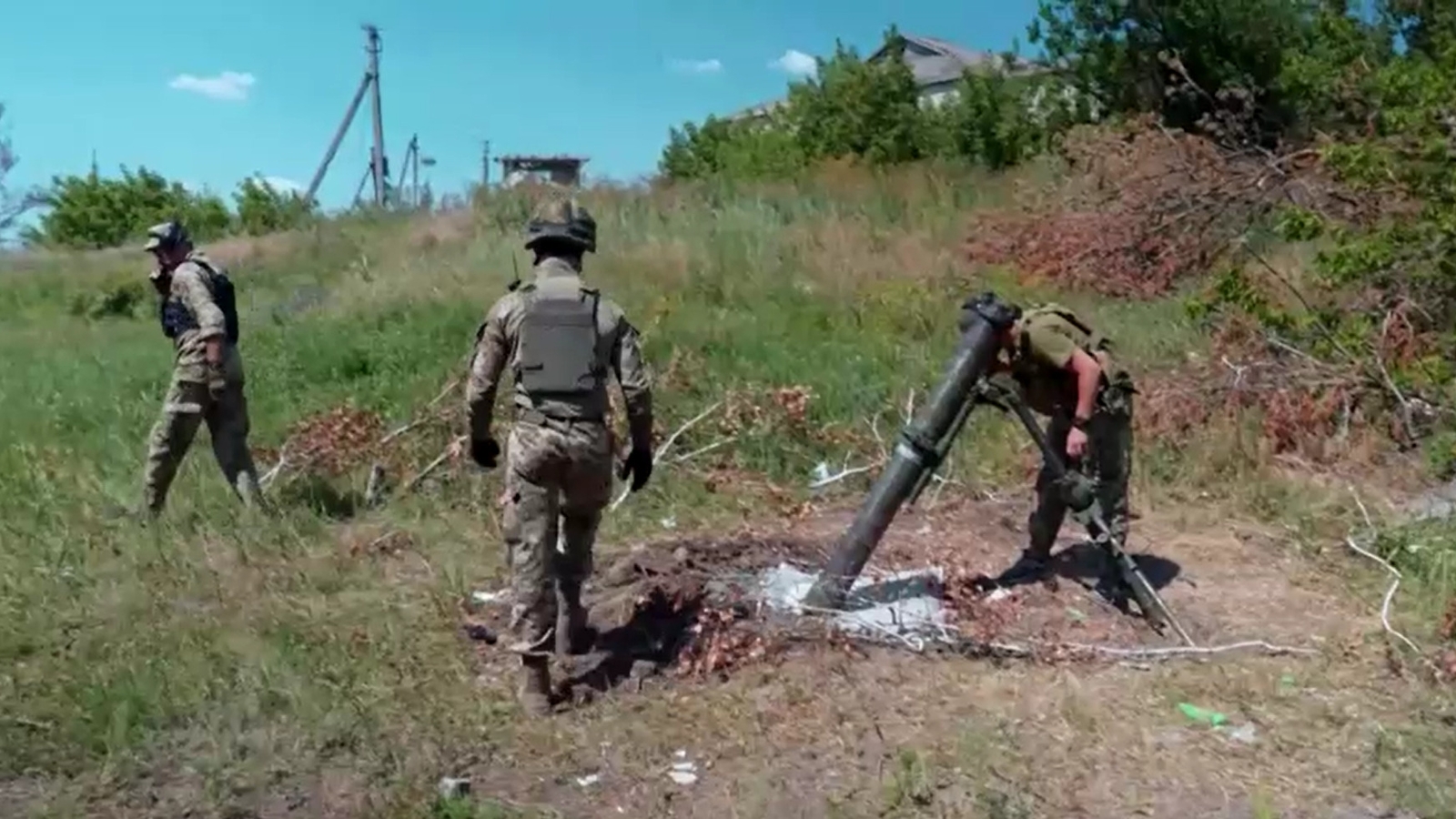Ukrainian and foreign fighters join forces on frontline