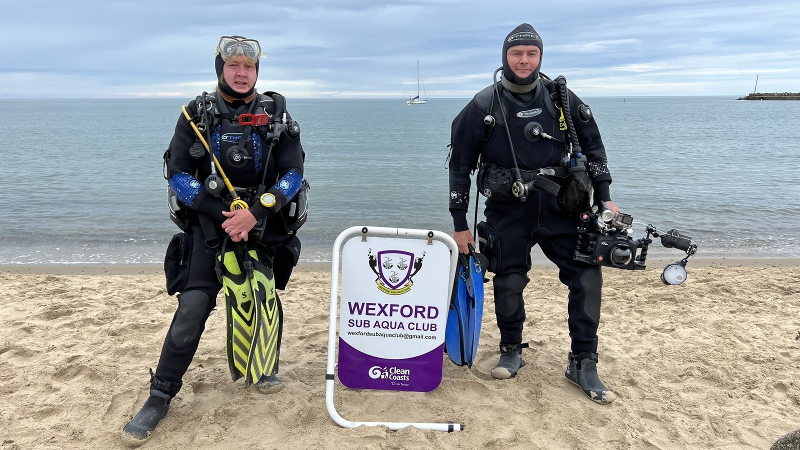 Volunteer litter pickers dive in to keep coast clean