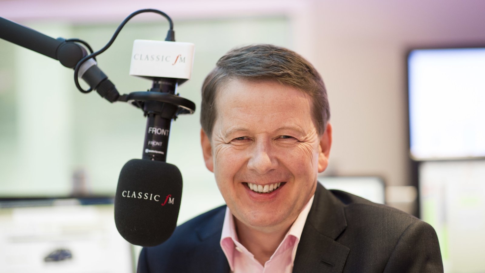 Broadcaster, journalist Bill Turnbull dies aged 66