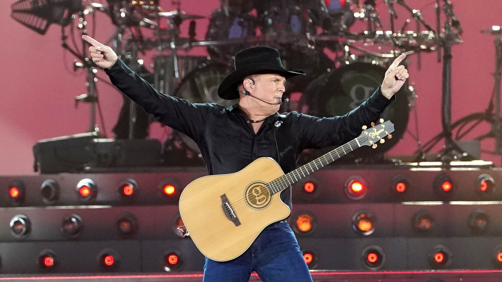 Garth Brooks thrills fans at long-awaited Dublin gig