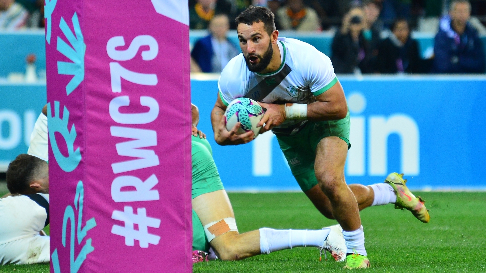 Ireland demolish SA to reach 7s World Cup semi-final