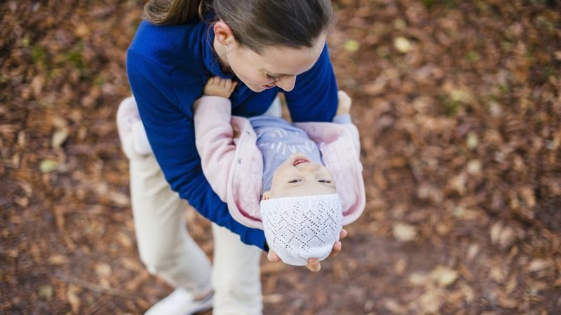 5-minute walk best way to comfort crying baby - study