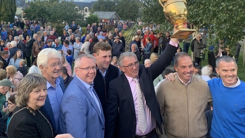 Turas eisceachtúil ag Corn an Aga Khan go Co. an Chláir