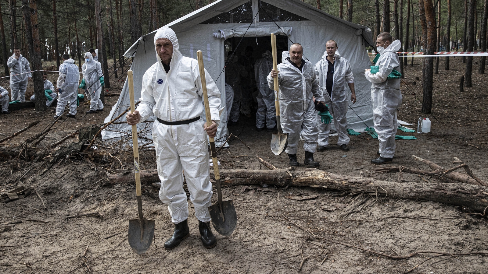 Ukraine says 447 bodies exhumed at Izium