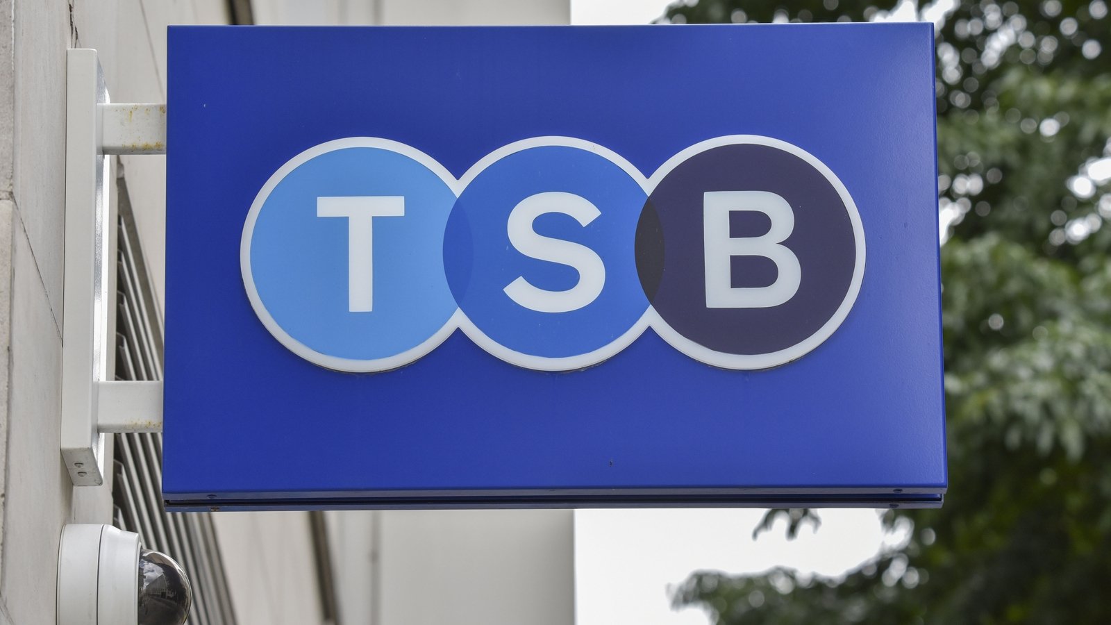 TSB to give staff £1,000 to cope with inflation