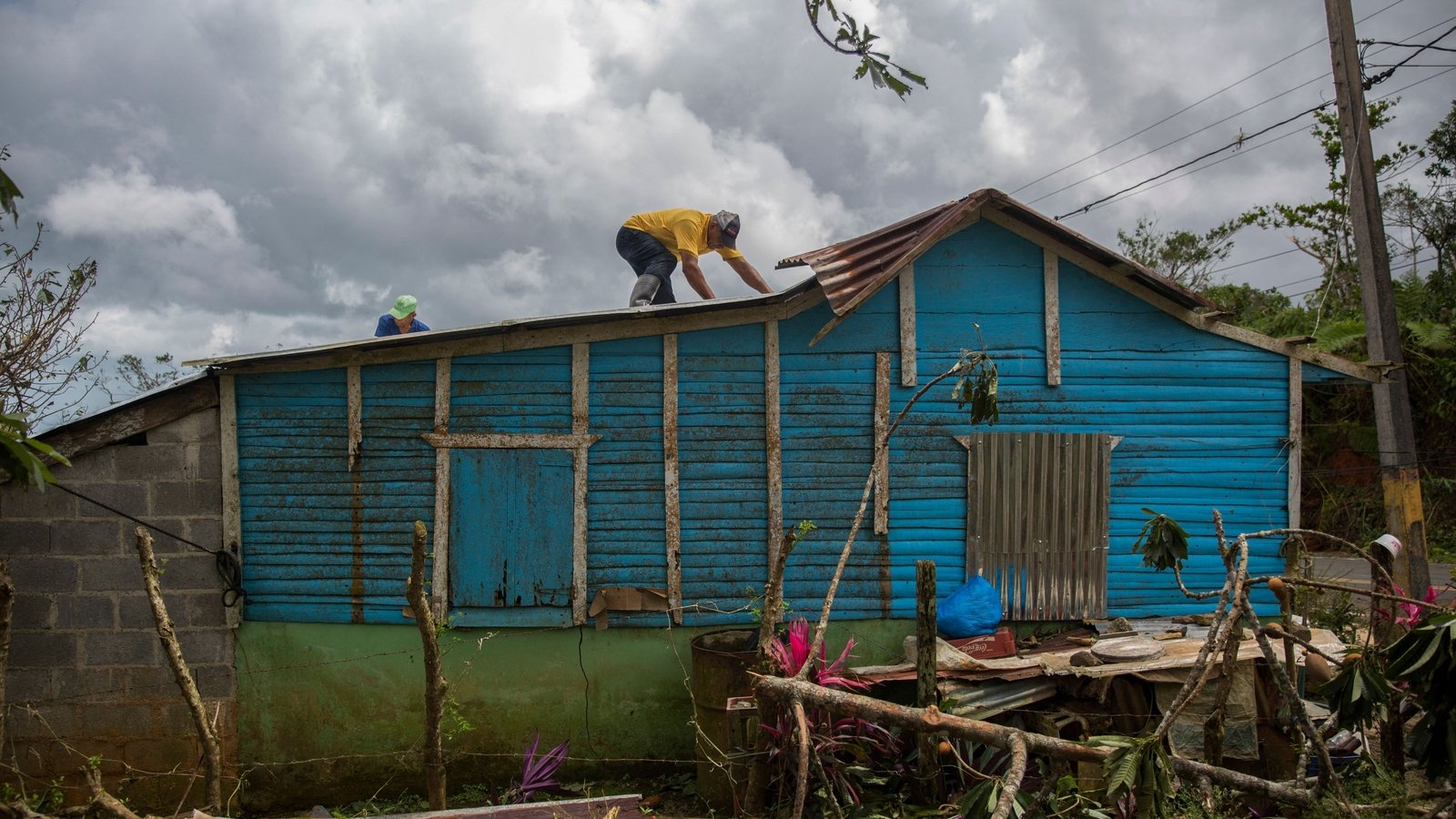 Hurricane threatens Bermuda, on course to batter Canada