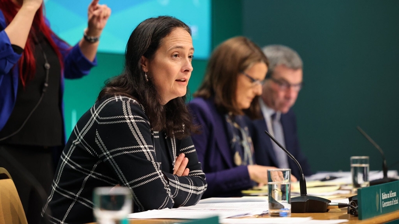 Minister to raise equal pay for Irish speakers with RTÉ